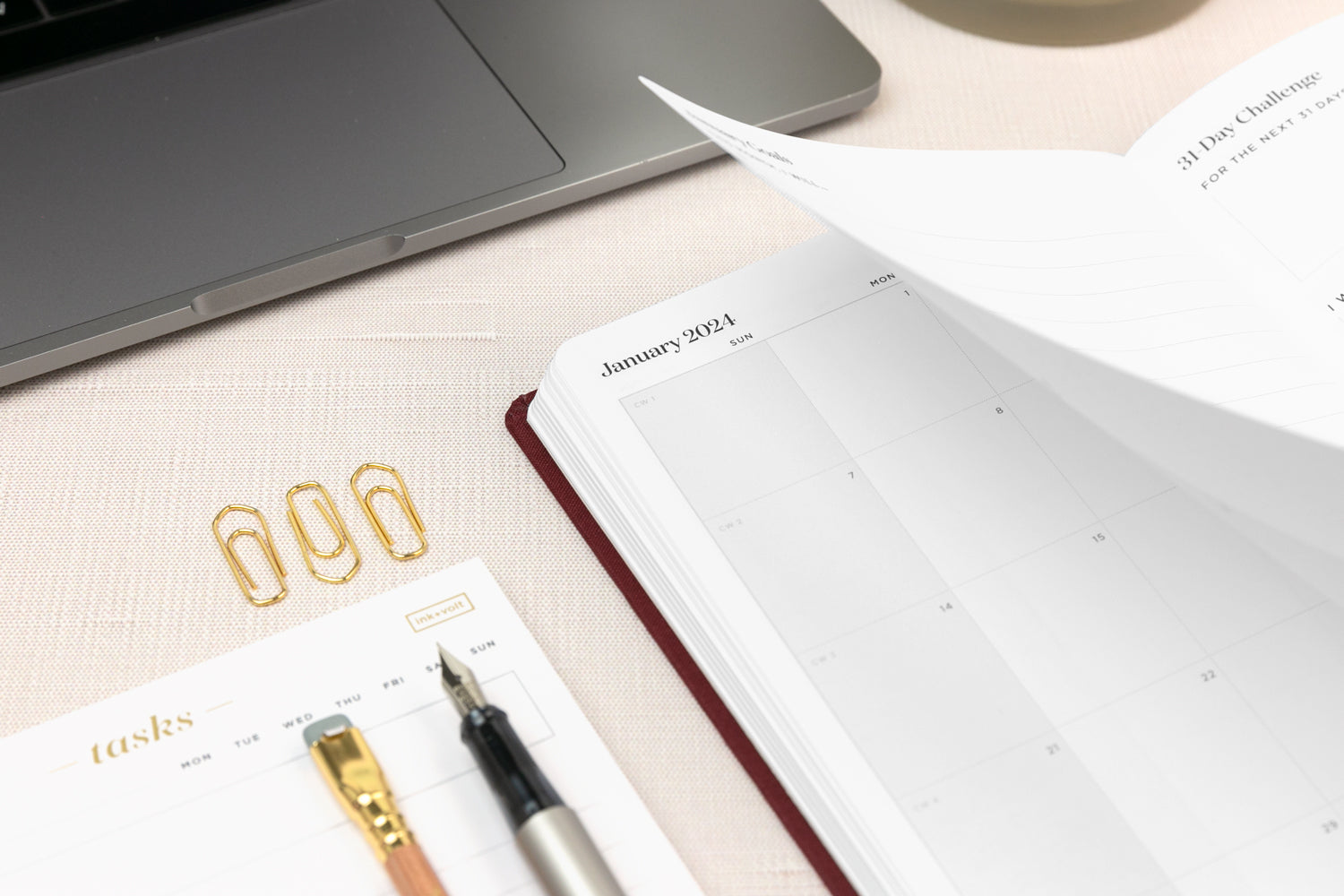 How to Use a Weekly Planner With Your Yearly Planner – Ink+Volt